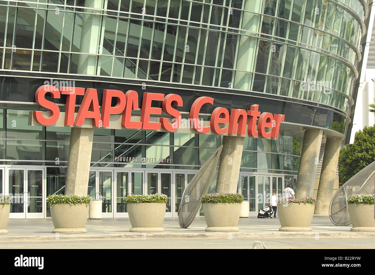 Staples center sign hi-res stock photography and images - Alamy