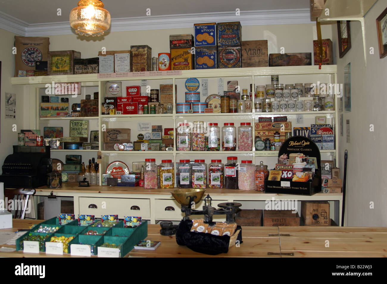 Old fashioned sweetshop hi-res stock photography and images - Alamy