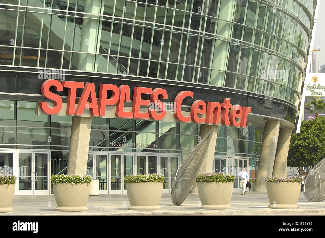 Staples Center Basketball Arena High Resolution Stock Photography and ...