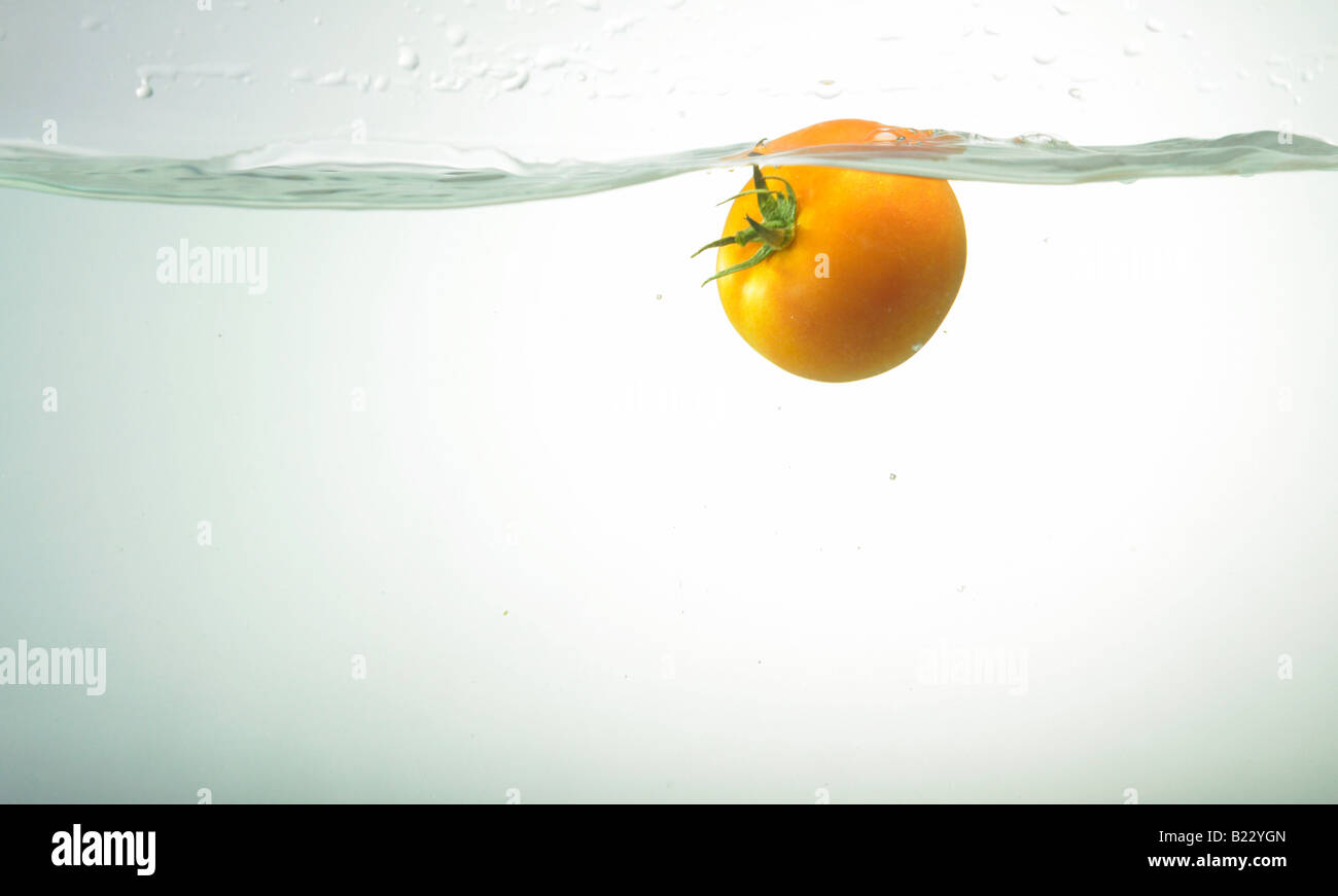 tomato floating in water Stock Photo - Alamy