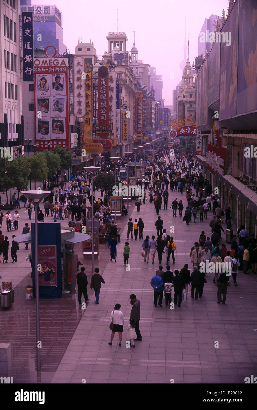 People in city Stock Photo - Alamy