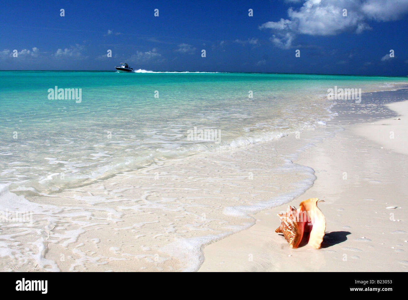 Secluded beach caribbean hi-res stock photography and images - Alamy
