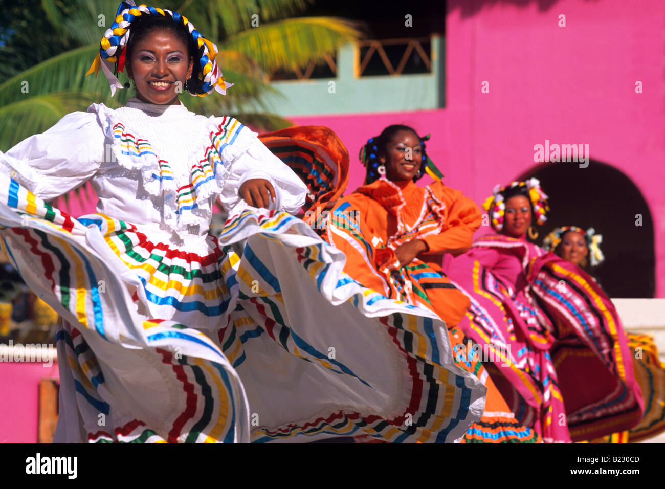 Girls dancing traditional latino hi-res stock photography and images ...