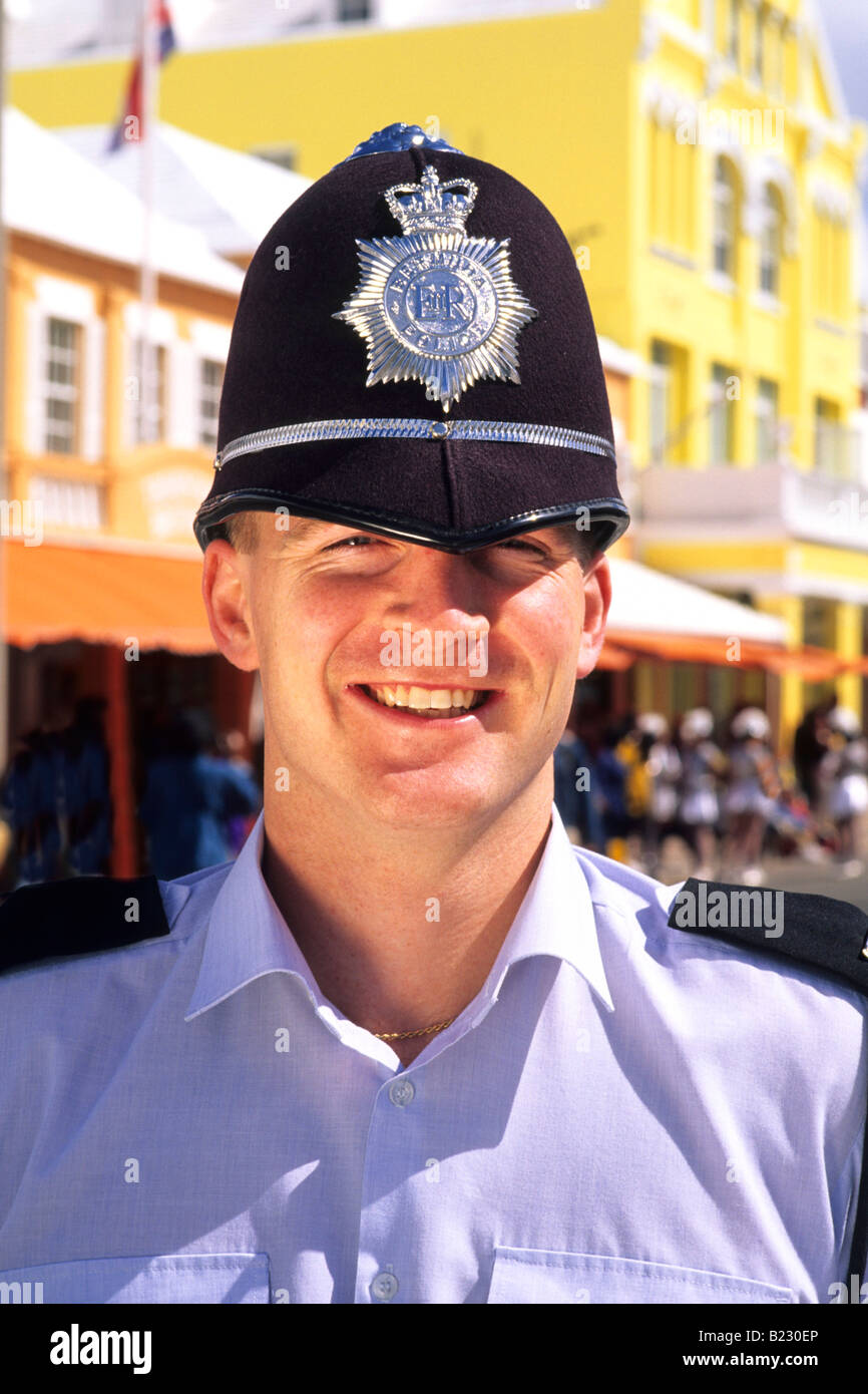 Policeman smiling hi-res stock photography and images - Alamy