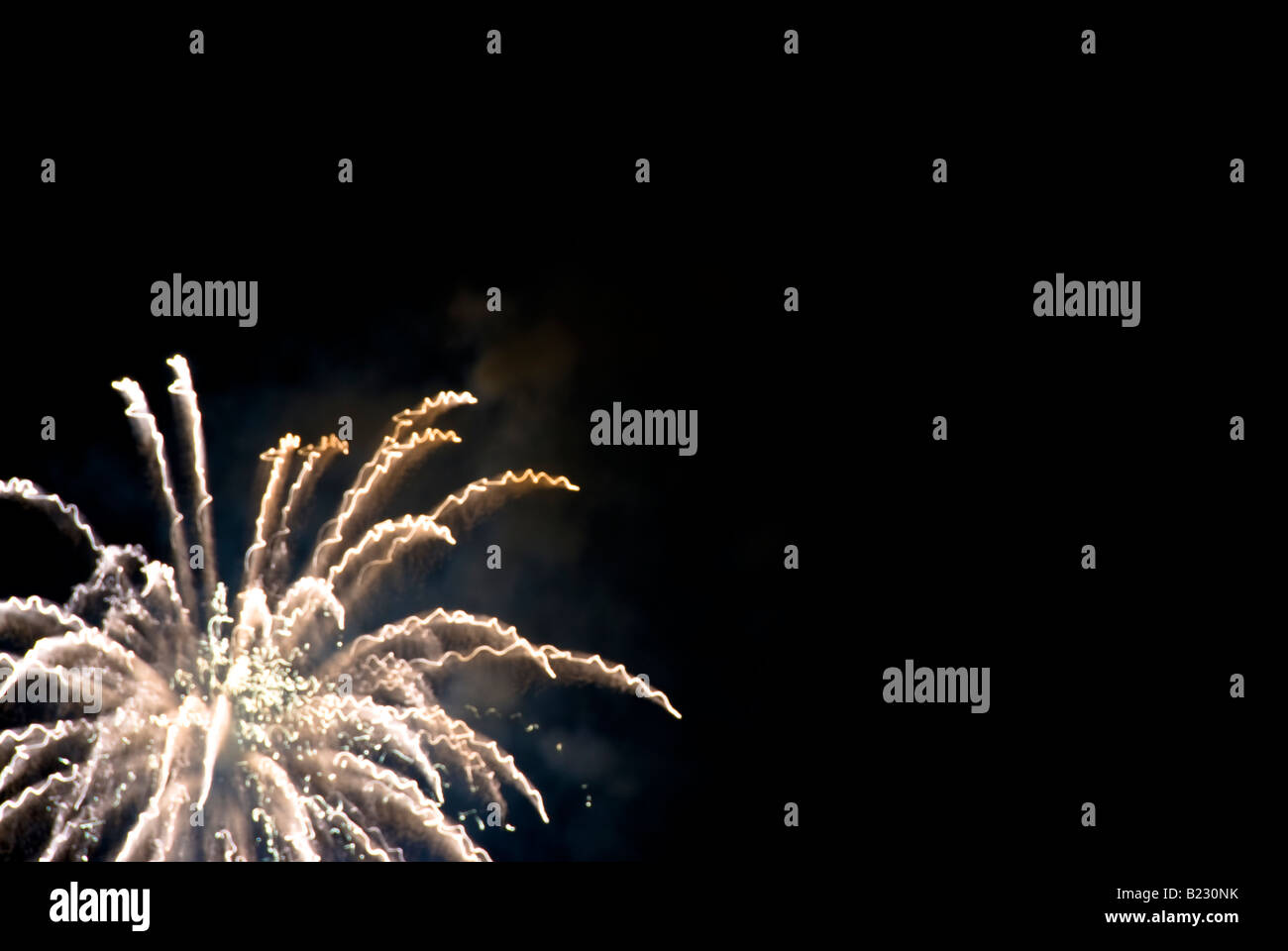 Single burst fireworks hi-res stock photography and images - Alamy