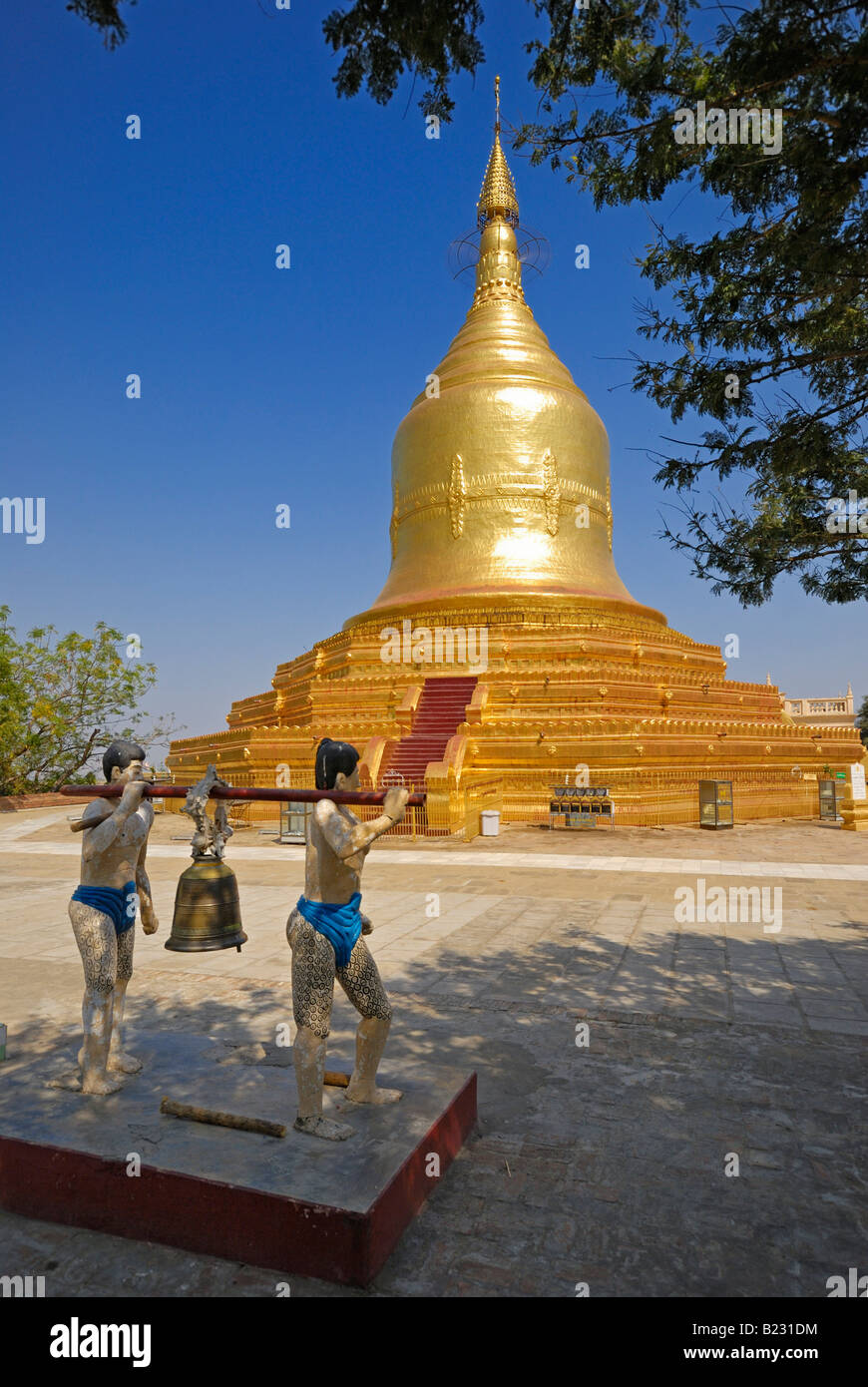 Statues in front of pagoda, Lawkananda Pagoda, Bagan, Myanmar Stock ...