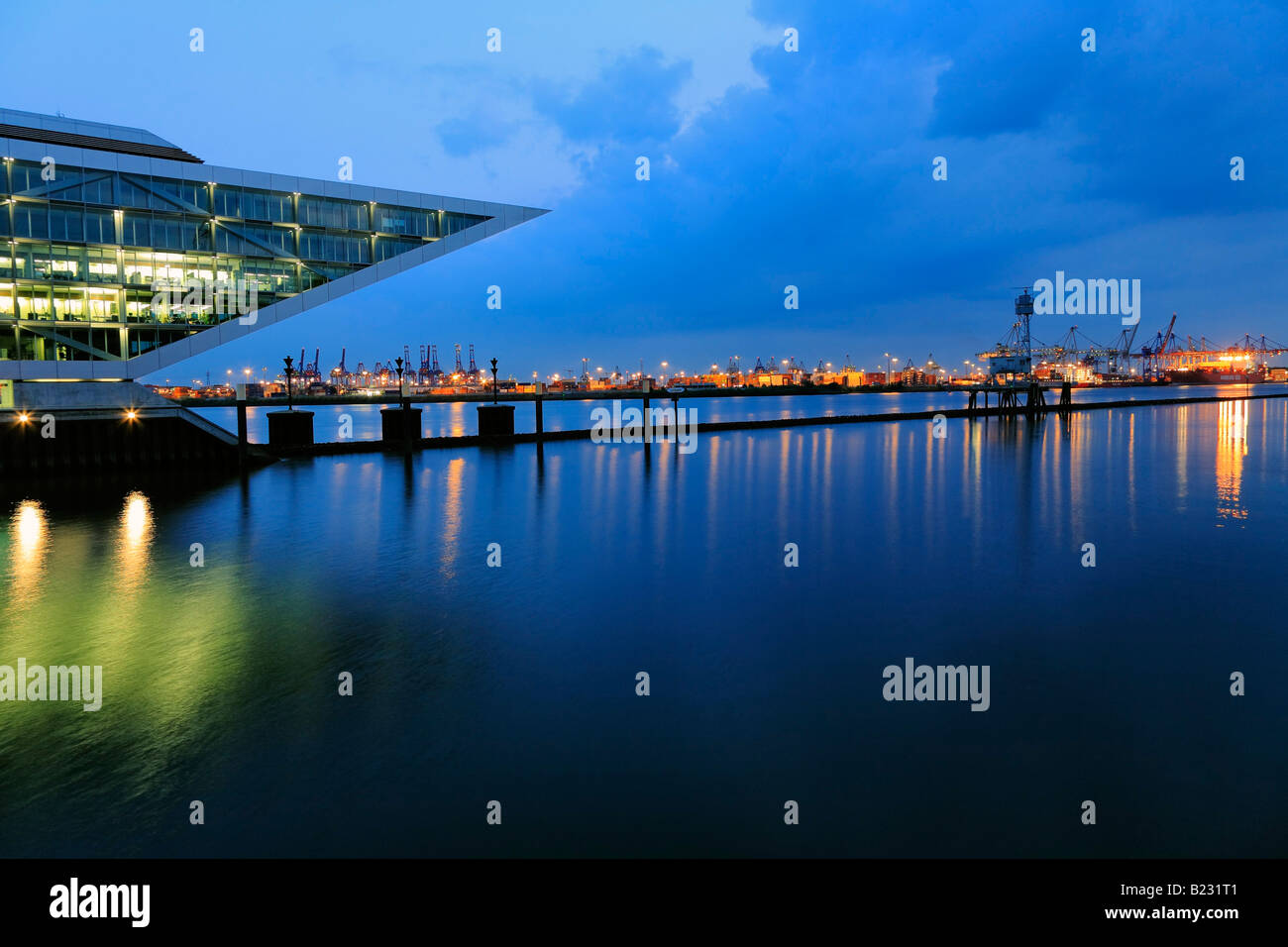 Office building in docklands at night, Elbe River, Hamburg, Germany ...