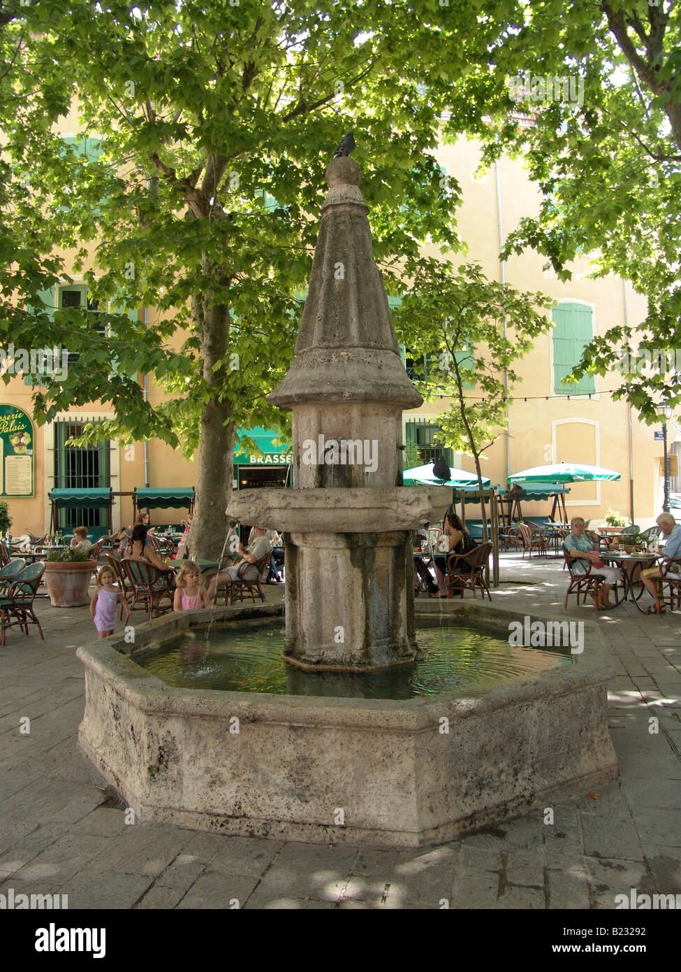 Fountain at sidewalk cafe Stock Photo - Alamy