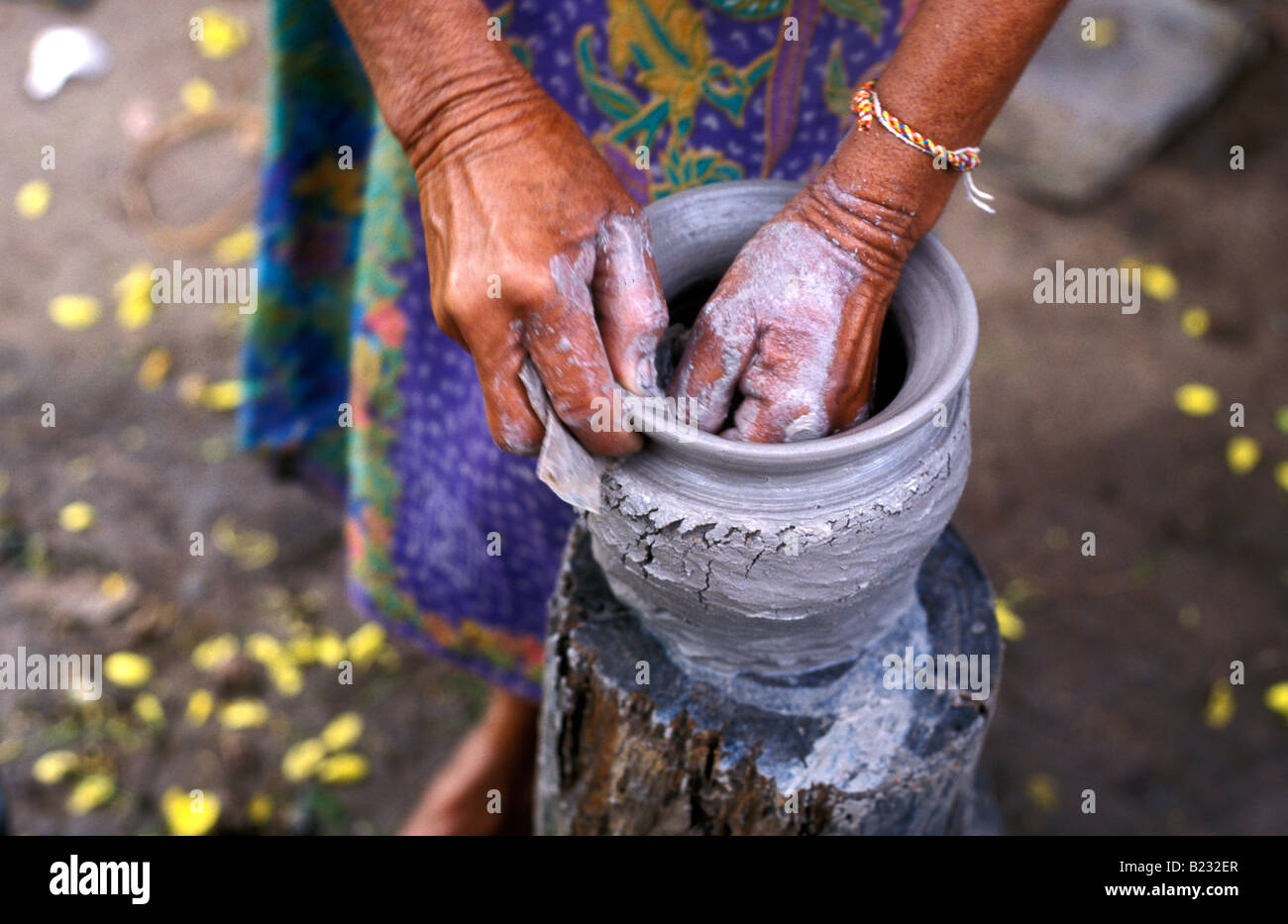 pottery making in ban kham near ban chiang udon thani Stock Photo - Alamy