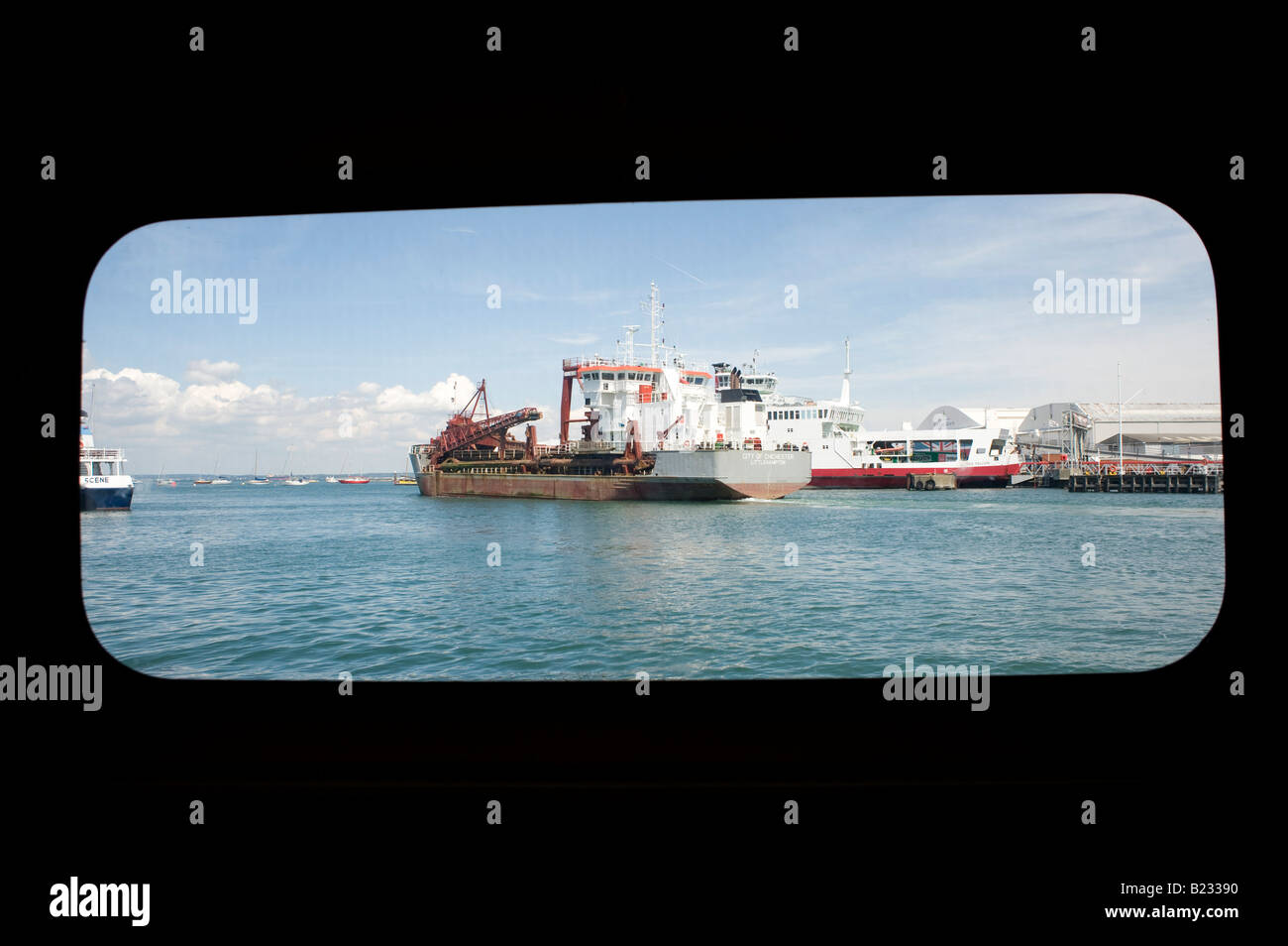 Cowes ferry port hi-res stock photography and images - Alamy