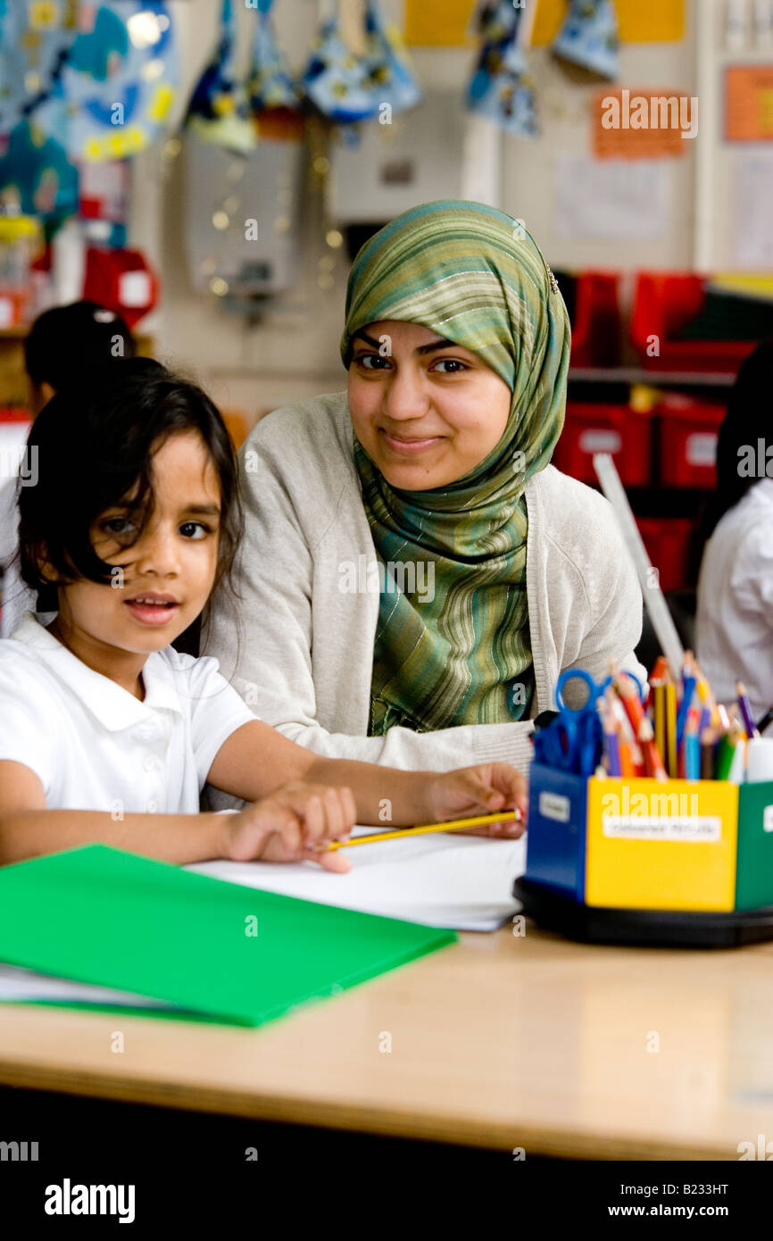 Muslim teacher hi-res stock photography and images - Alamy