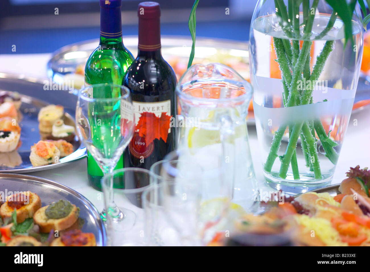 OFFICE MEETING BUFFET LUNCH Stock Photo - Alamy