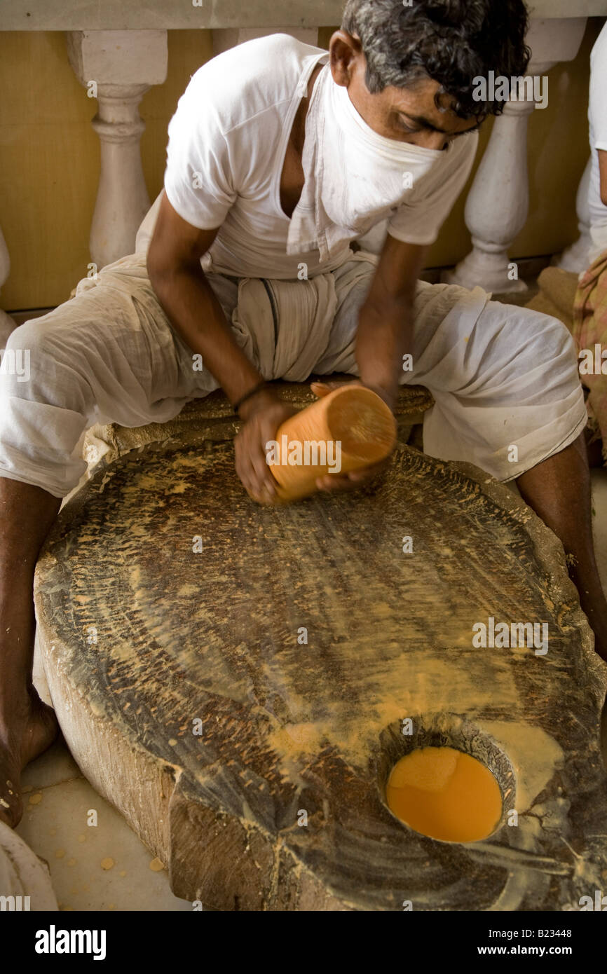 Walkeshwar temple hi-res stock photography and images - Alamy
