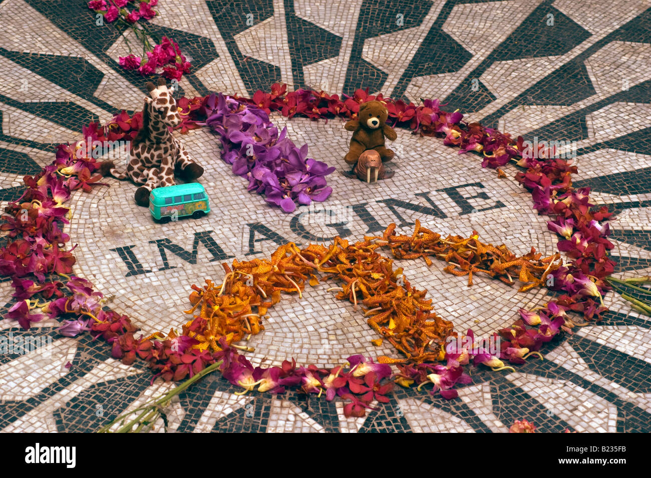 Imagine mosaic john lennon memorial hi-res stock photography and images ...