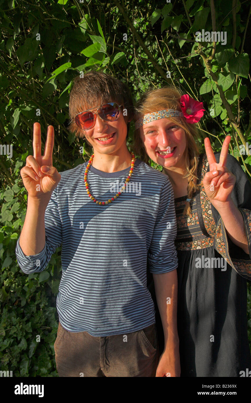 Peace sign 1960s hi-res stock photography and images - Alamy