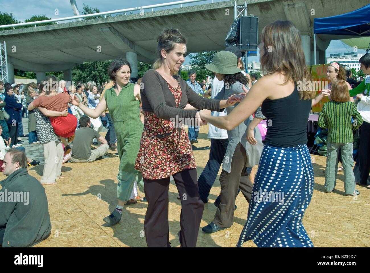 Foreign Girls Dancing Traditional High Resolution Stock Photography and ...