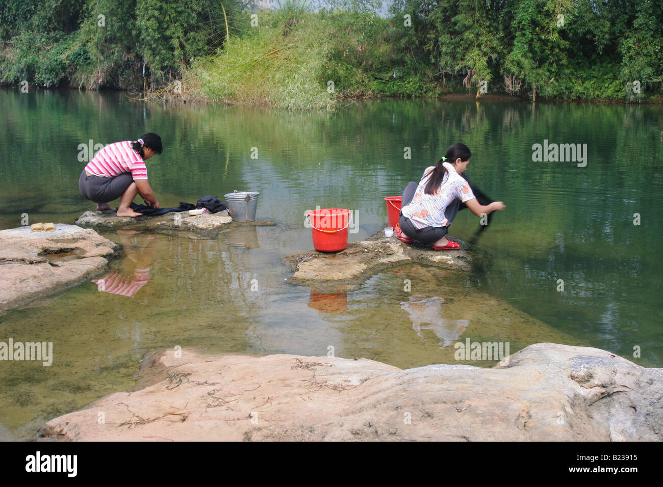 China river cleaning hi-res stock photography and images - Alamy