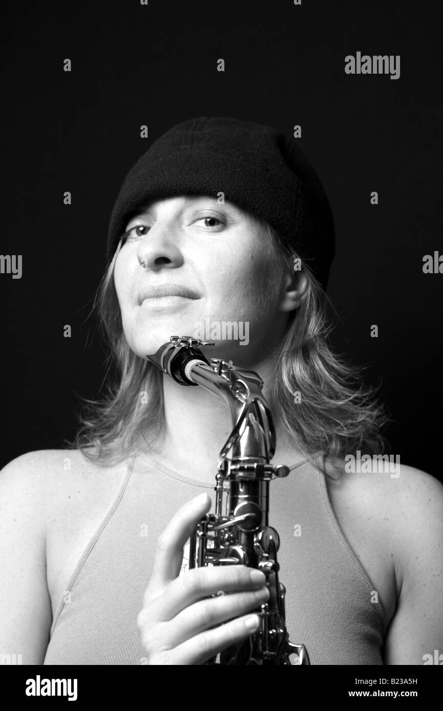 Black and white sax player hi-res stock photography and images - Alamy
