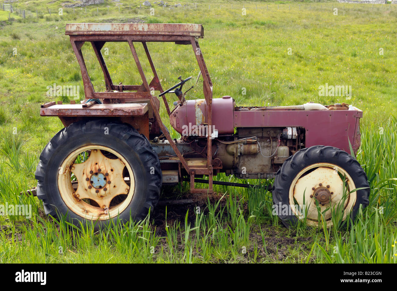 An old abandoned tractor in a field Stock Photo - Alamy