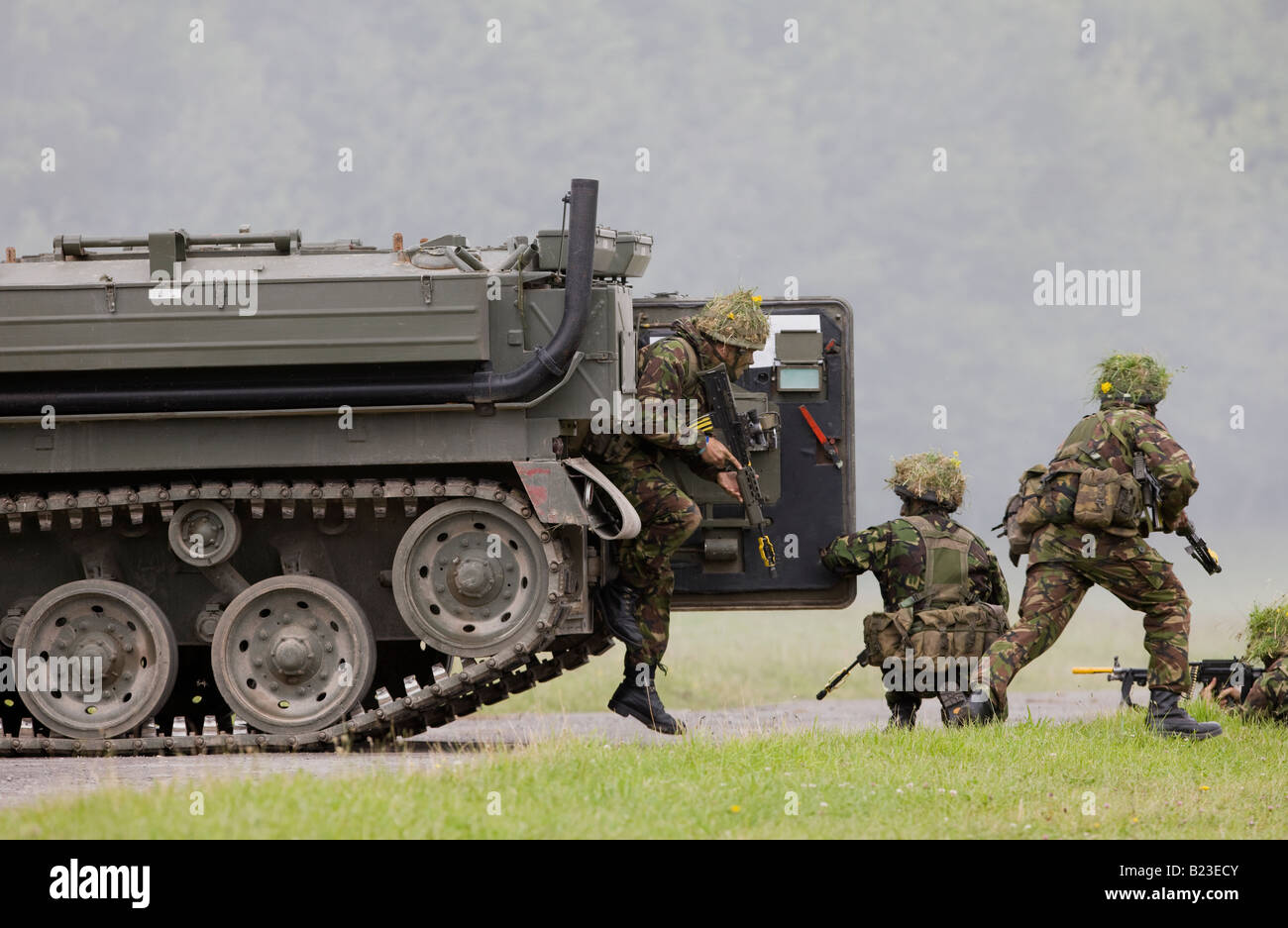 British troops exit the rear of a Bulldog armoured personnel carrier ...