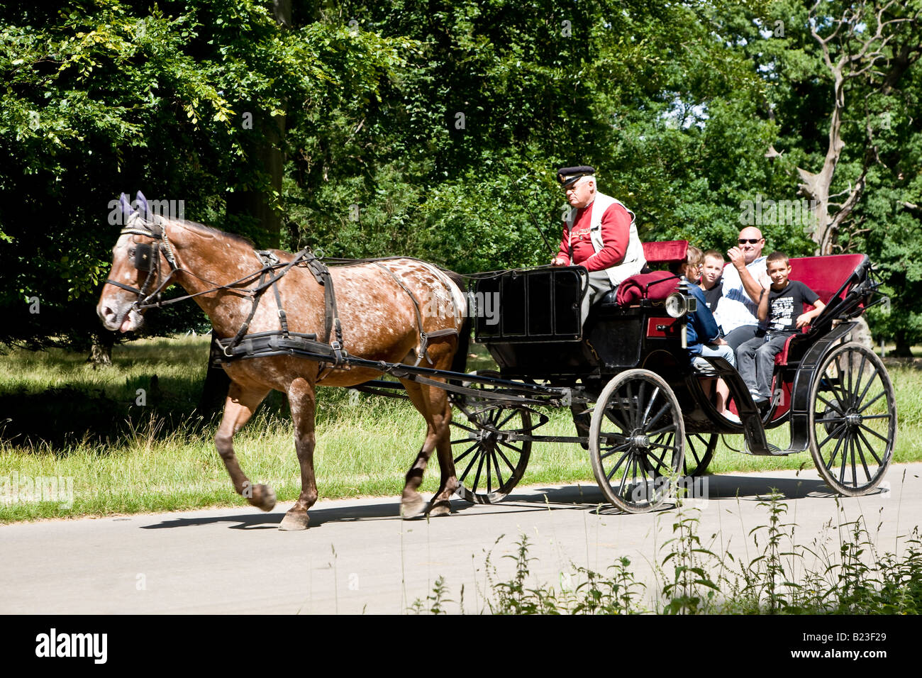 Hackney carriage hi-res stock photography and images - Alamy