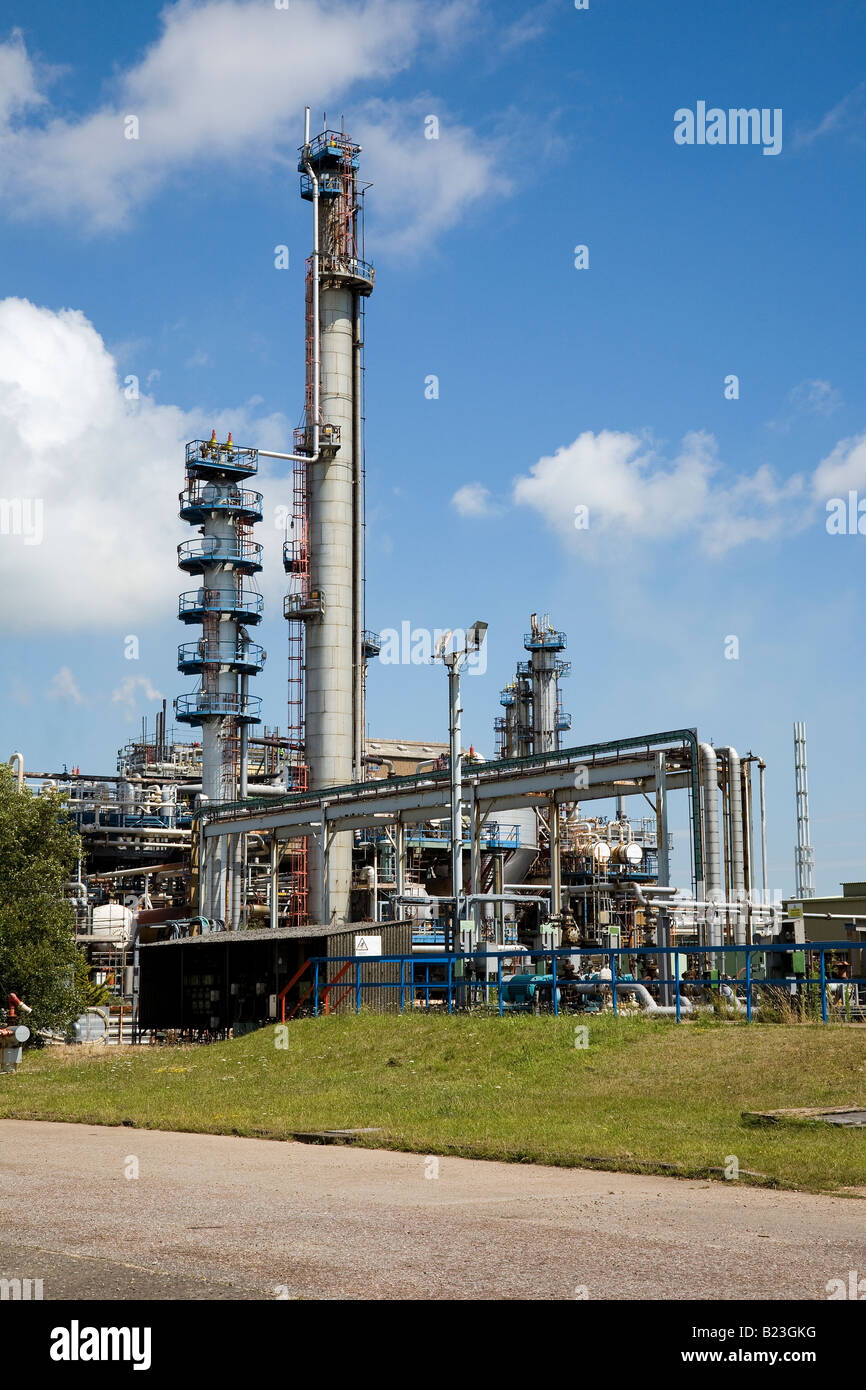 Processing plant equipment at Fawley Chemical and Oil Refinery Stock ...