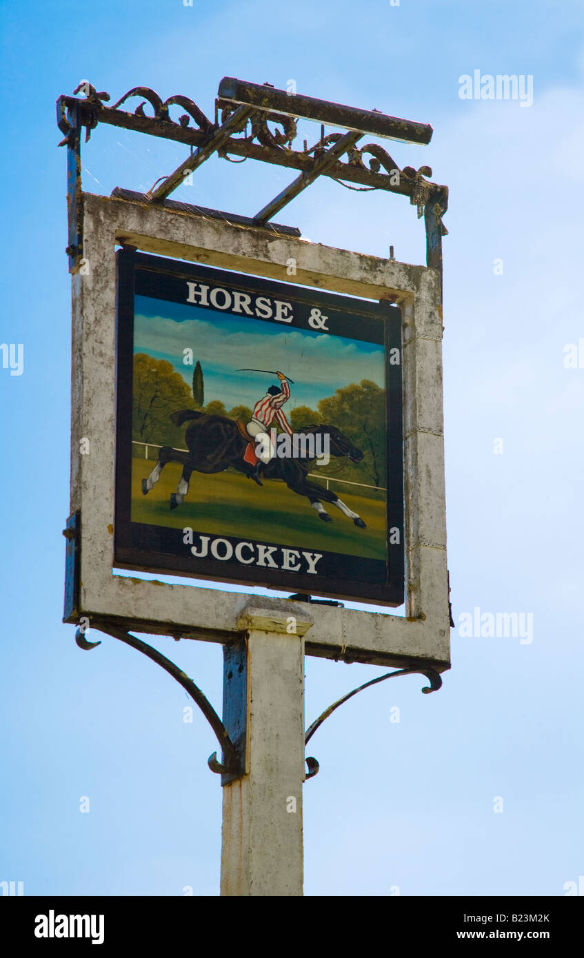 Pub inn sign hi-res stock photography and images - Alamy
