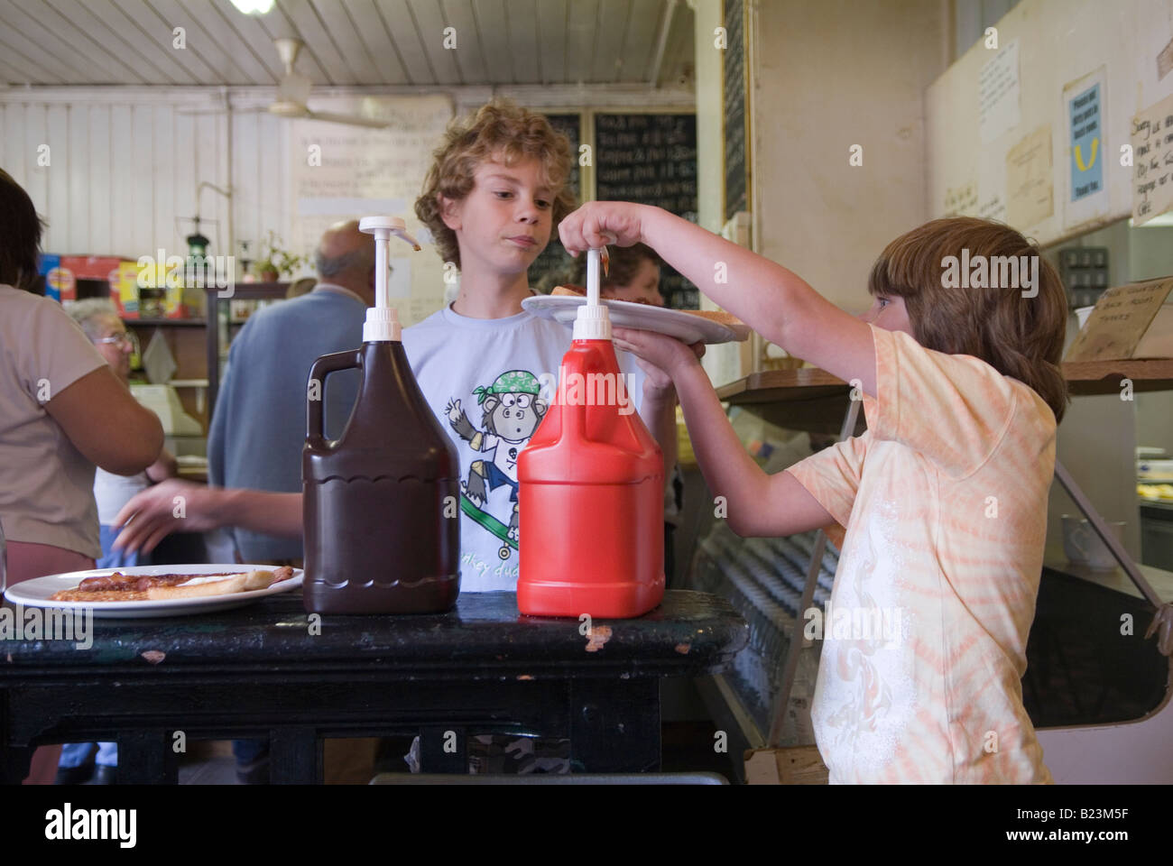 British cafe interior hi-res stock photography and images - Alamy