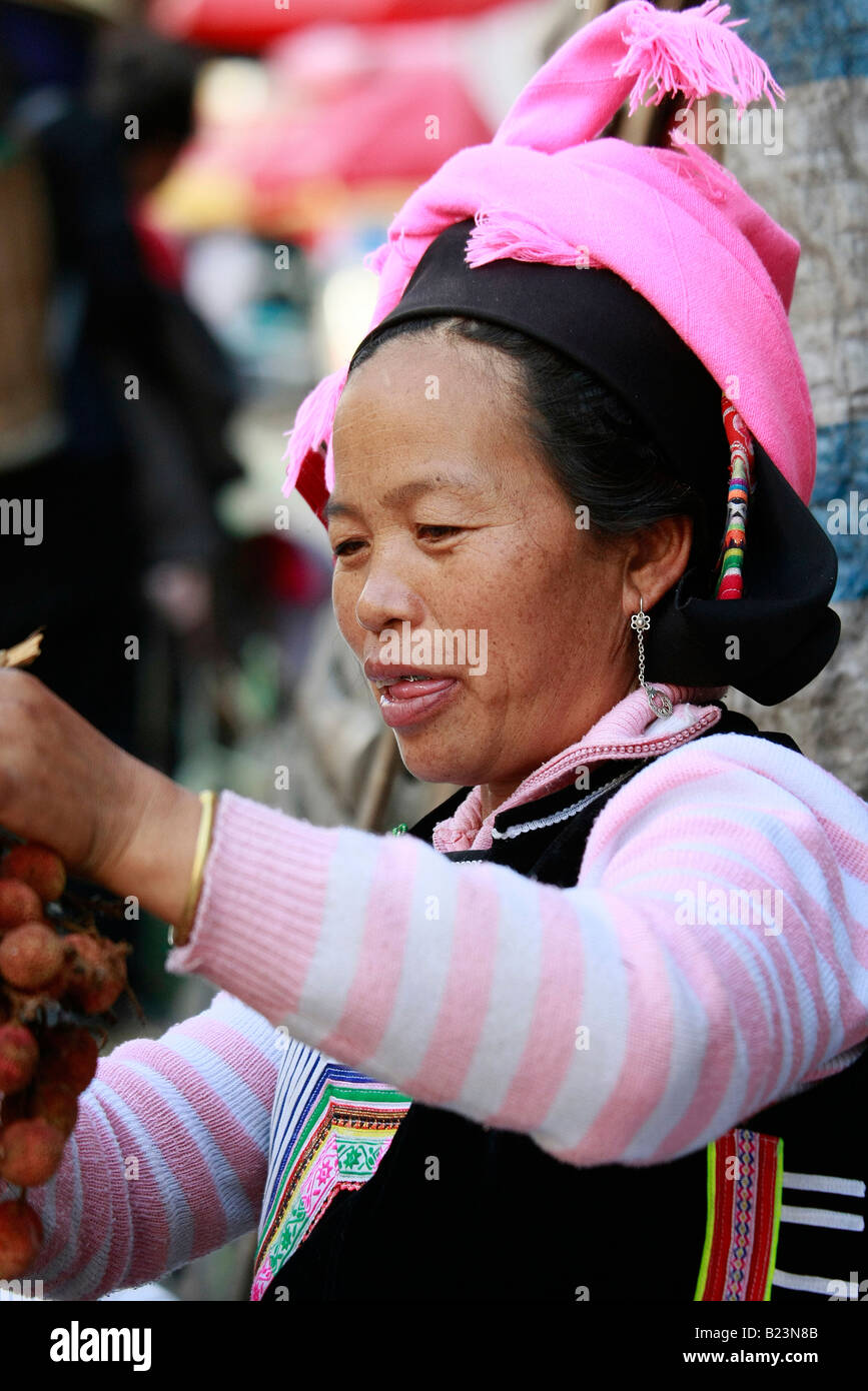 Yi woman at the market in Yuanyang, Yunnan, China Stock Photo - Alamy