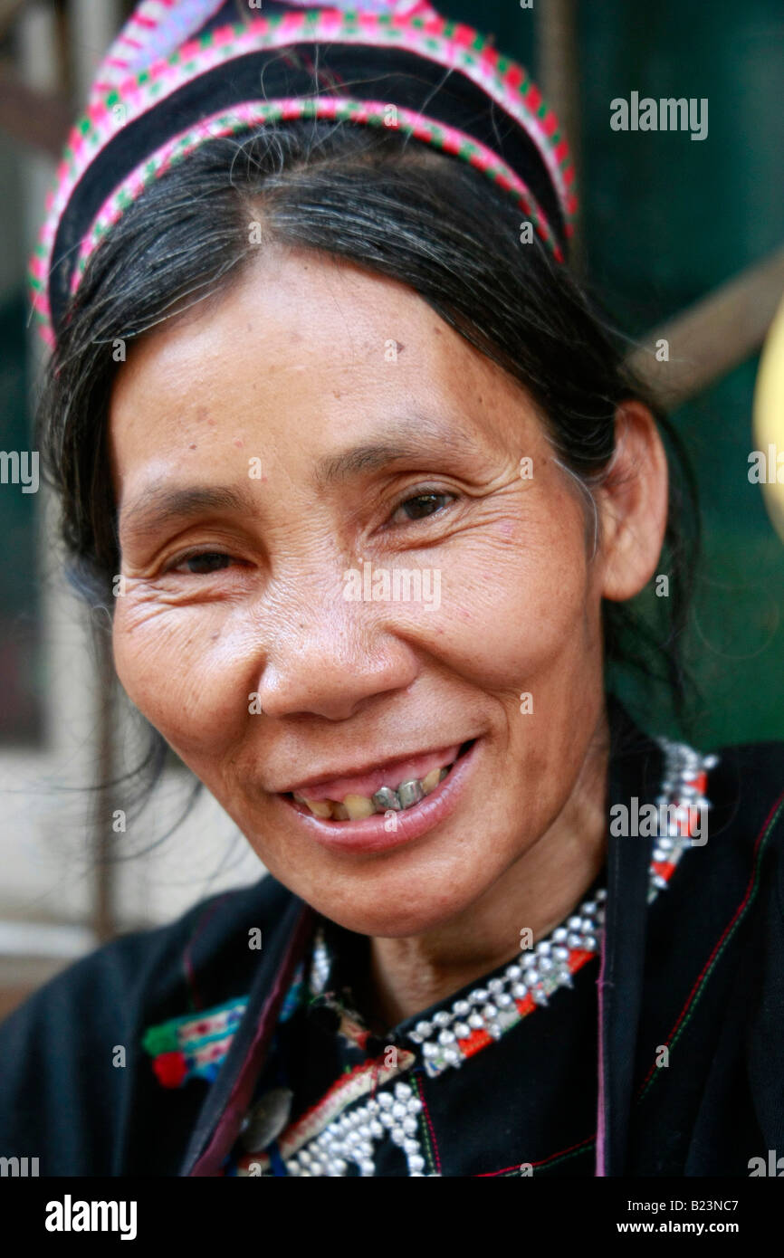 Hani woman at the market in Yuanyang, Yunnan, China Stock Photo - Alamy