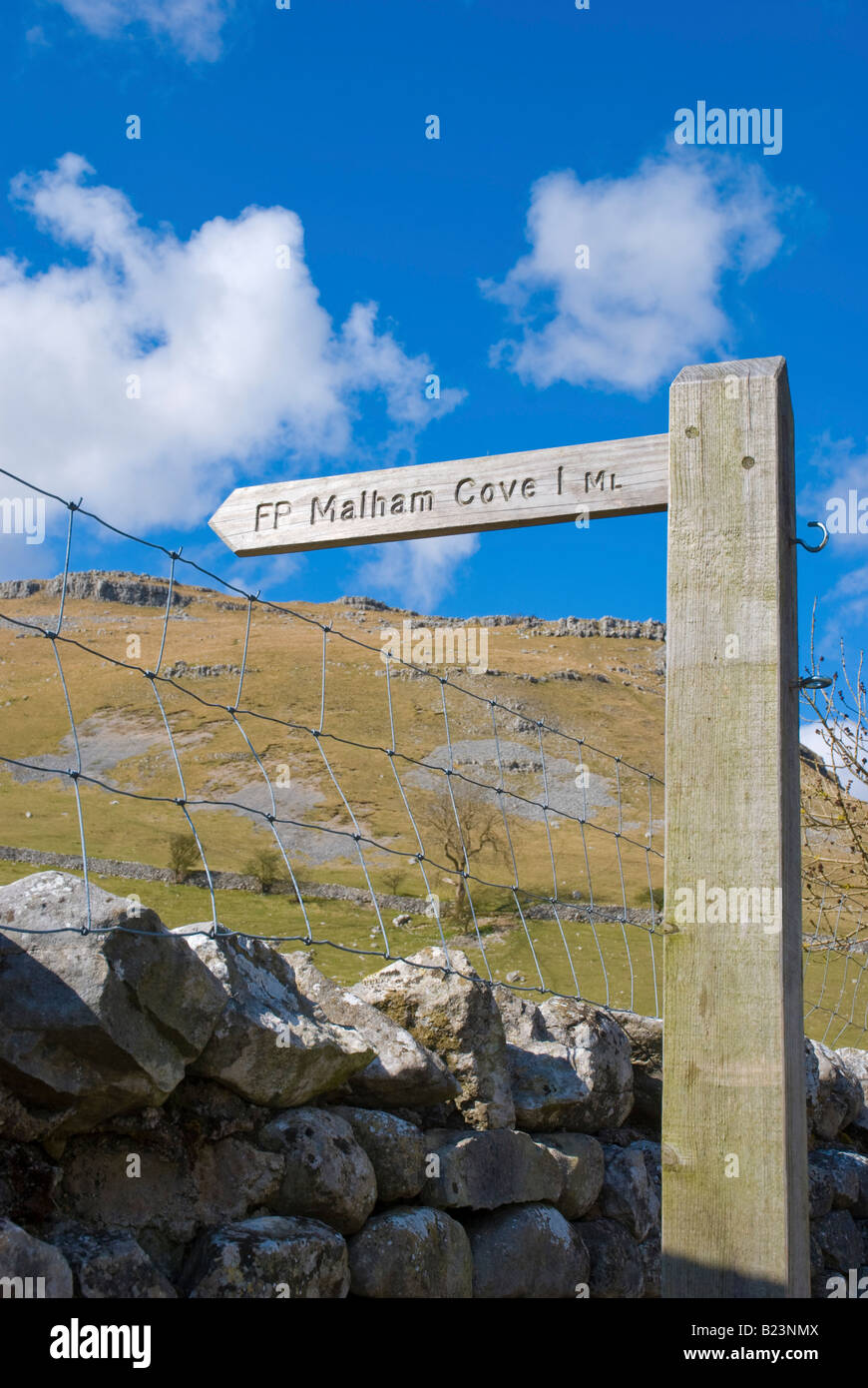 Signpost to Malham Cove Stock Photo - Alamy