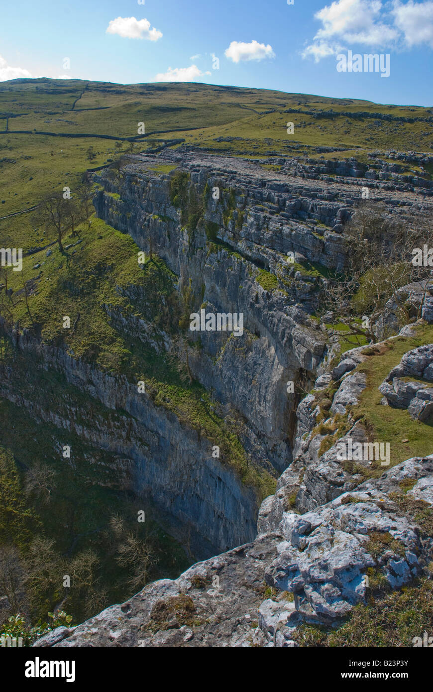 Malham moor limestone pavement hi-res stock photography and images - Alamy