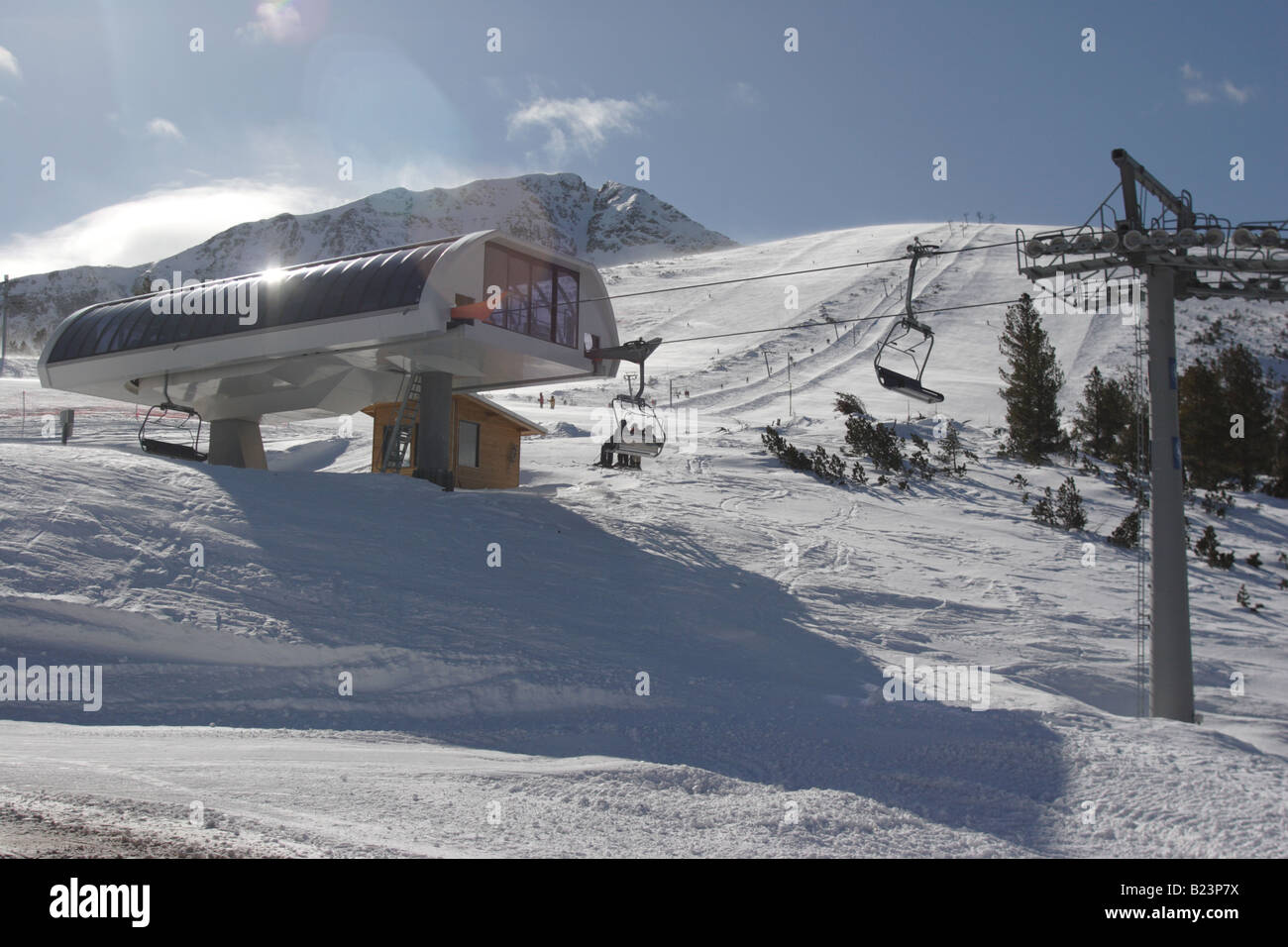 Modern ski lift station modern ski resort of Bansko, Pirin Mountains ...