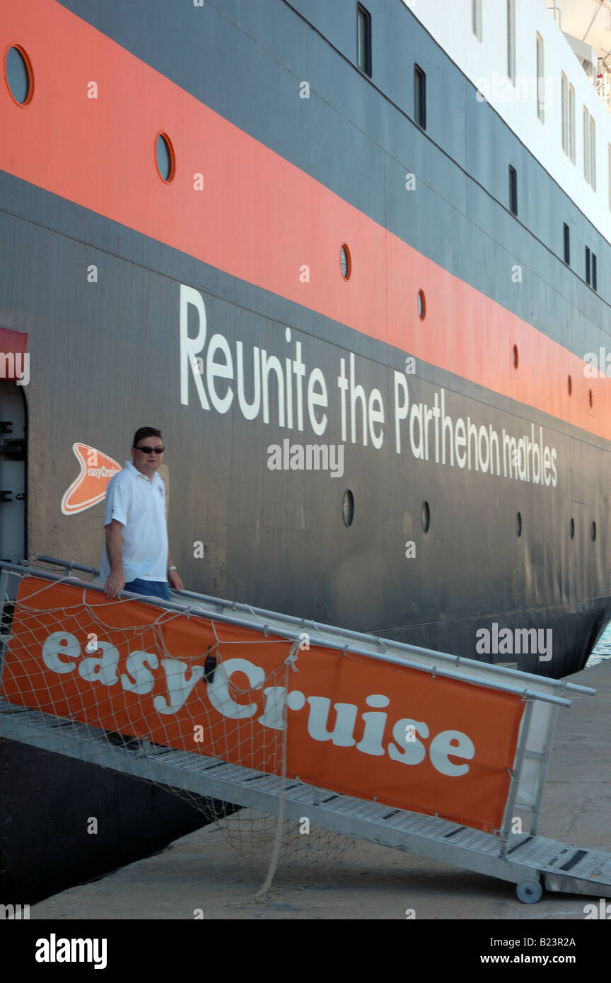 Black orange greek ship hi-res stock photography and images - Alamy