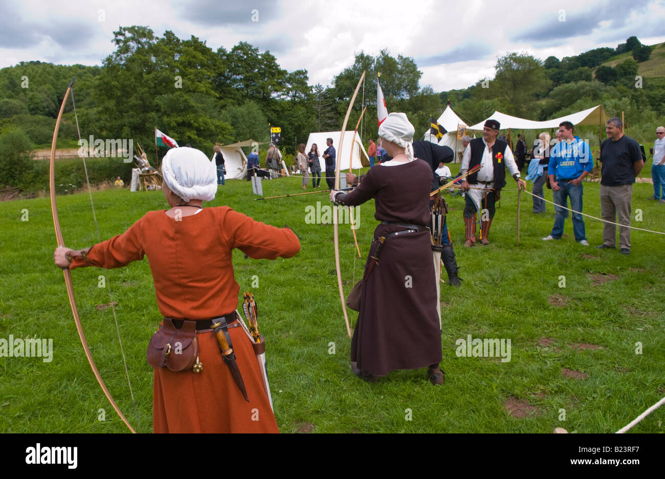 Medieval archers britain hi-res stock photography and images - Alamy