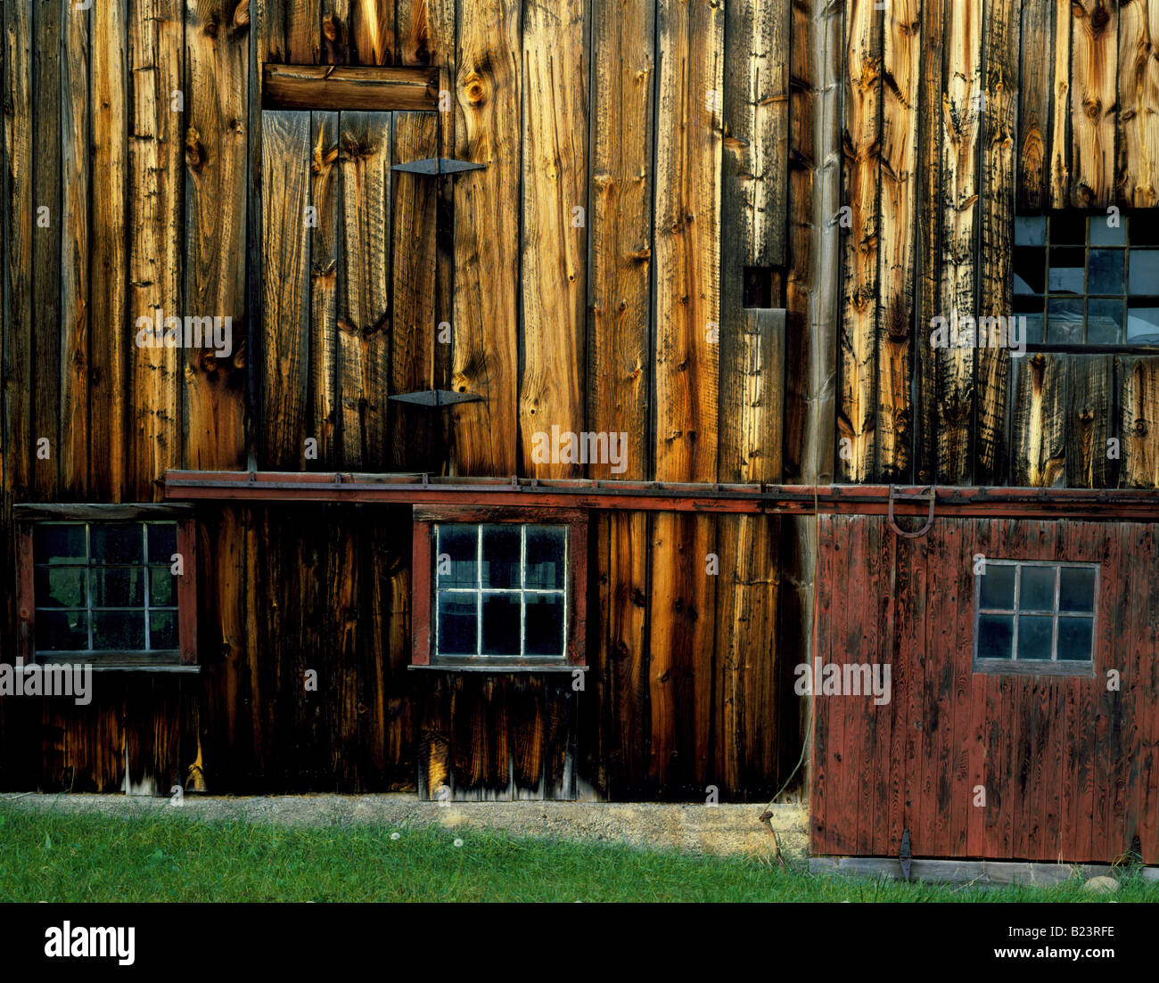 Rustic barn exterior hi-res stock photography and images - Alamy