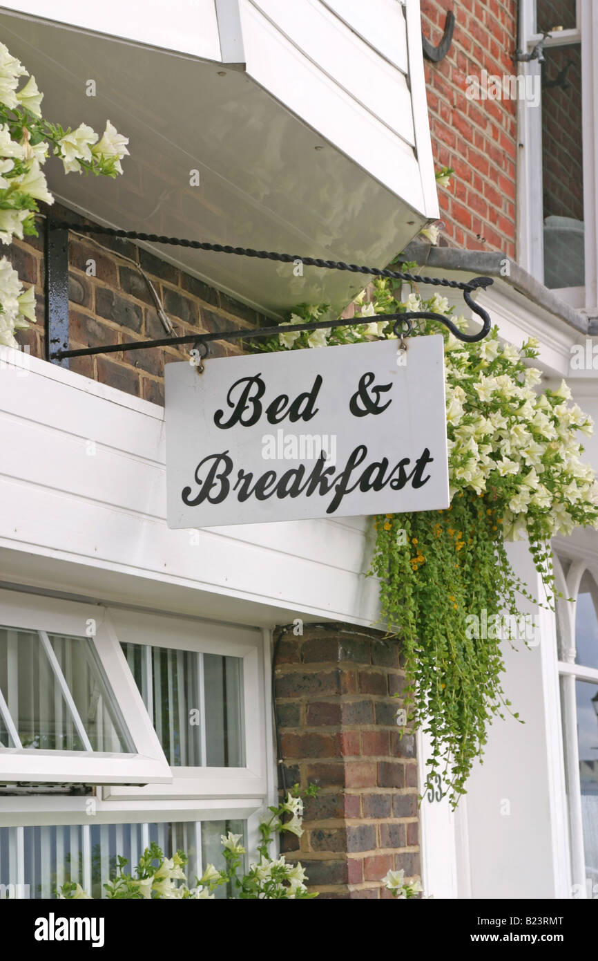 Hanging bed and breakfast sign hi-res stock photography and images - Alamy