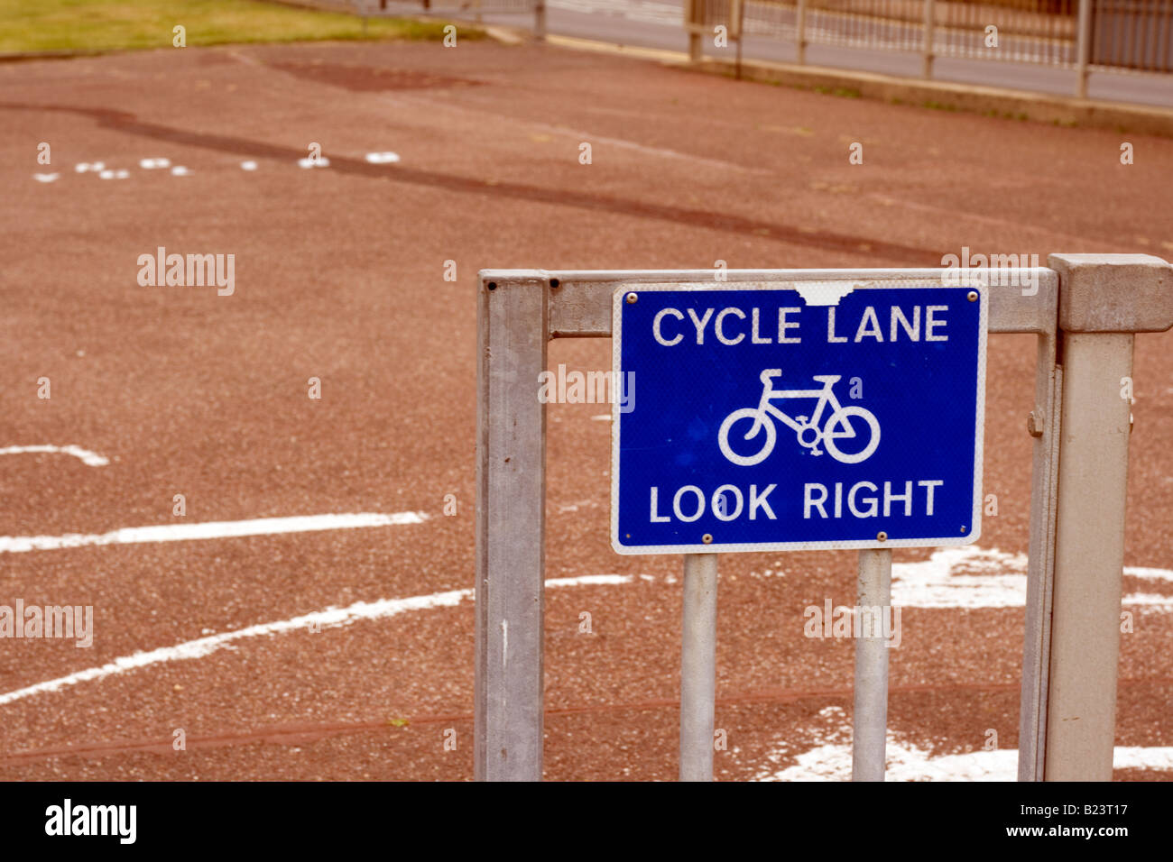 Cycle lane sign Stock Photo - Alamy