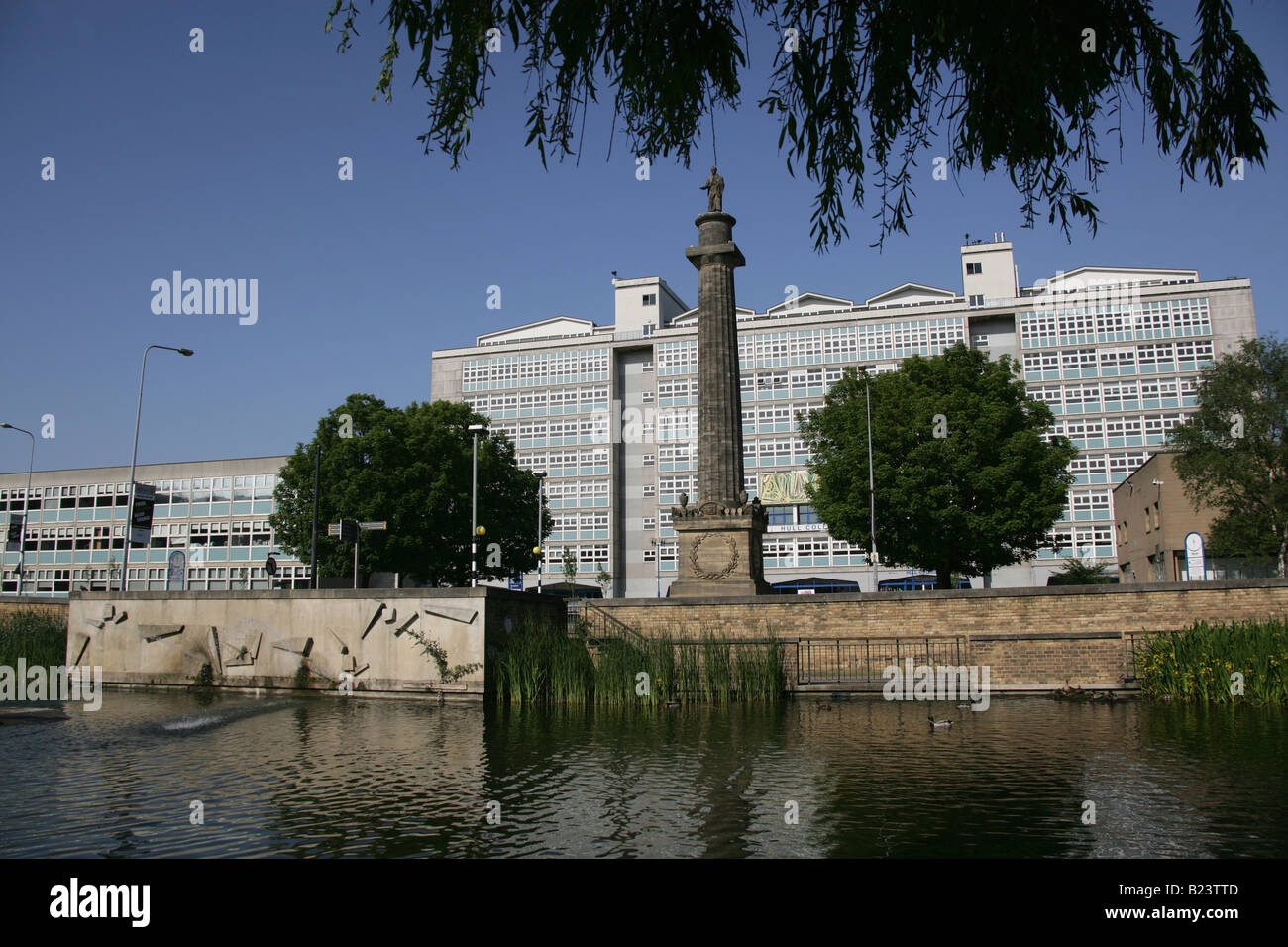 William wilberforce monument hi-res stock photography and images - Alamy