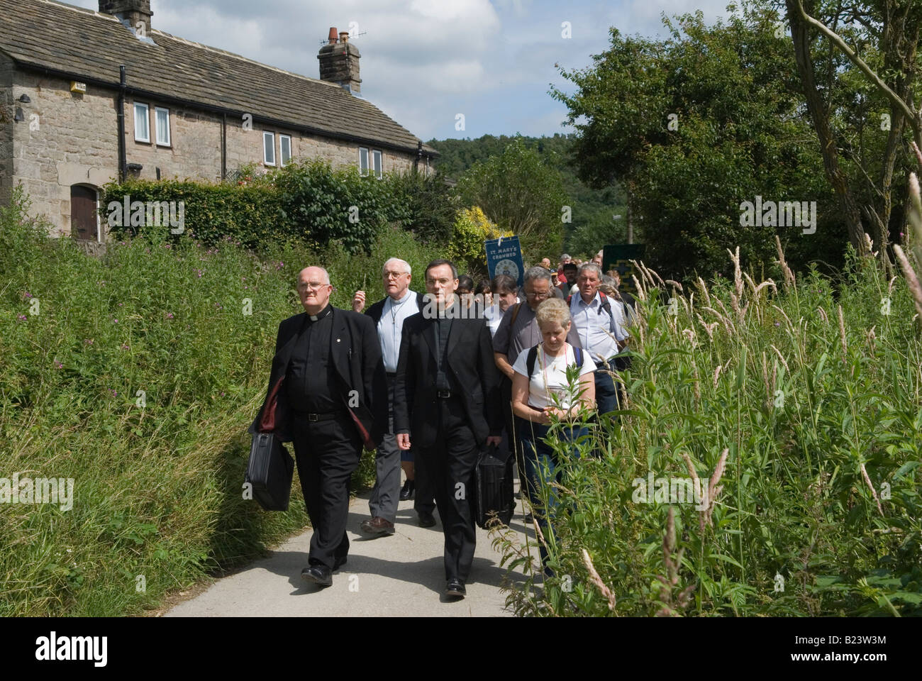 Padley Martyrs Roman Catholic Pilgrimage UK. Pilgrims walk to Padley ...