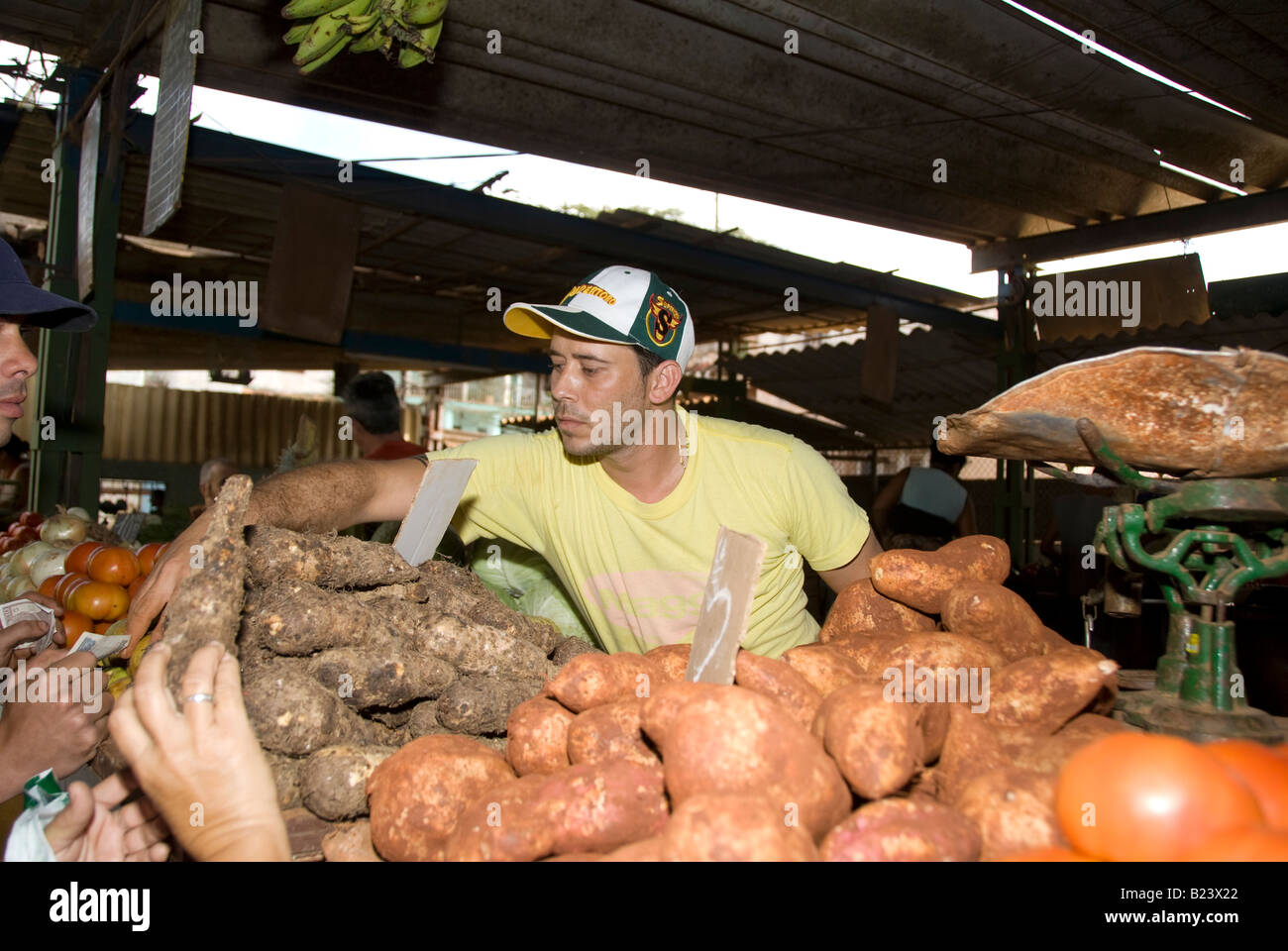 Cuba market habana hi-res stock photography and images - Alamy