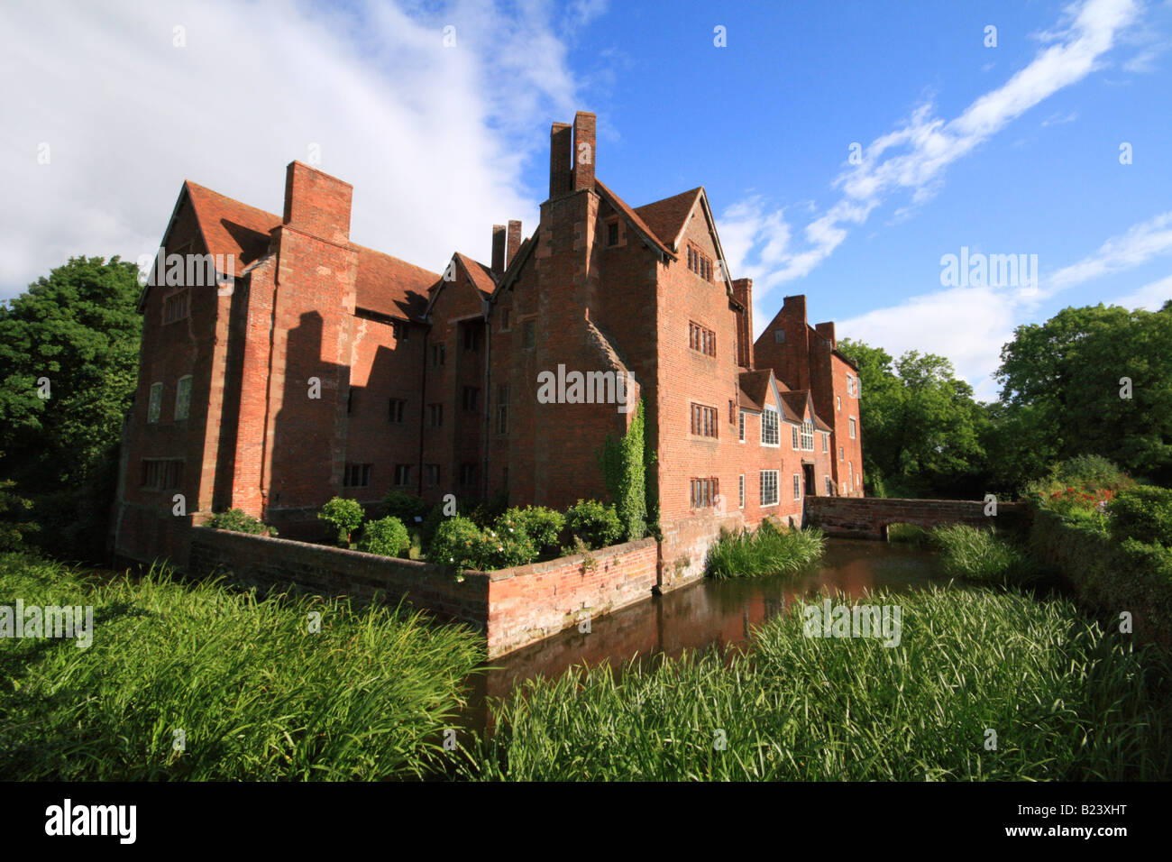 Tudor elizabethan manor house hi-res stock photography and images - Alamy