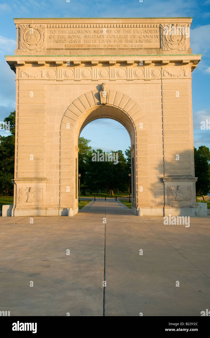 The stone memorial arch hi-res stock photography and images - Alamy