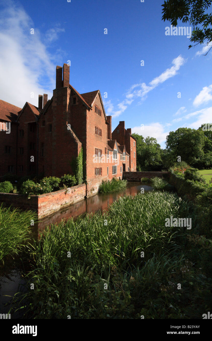 Tudor elizabethan manor house hi-res stock photography and images - Alamy