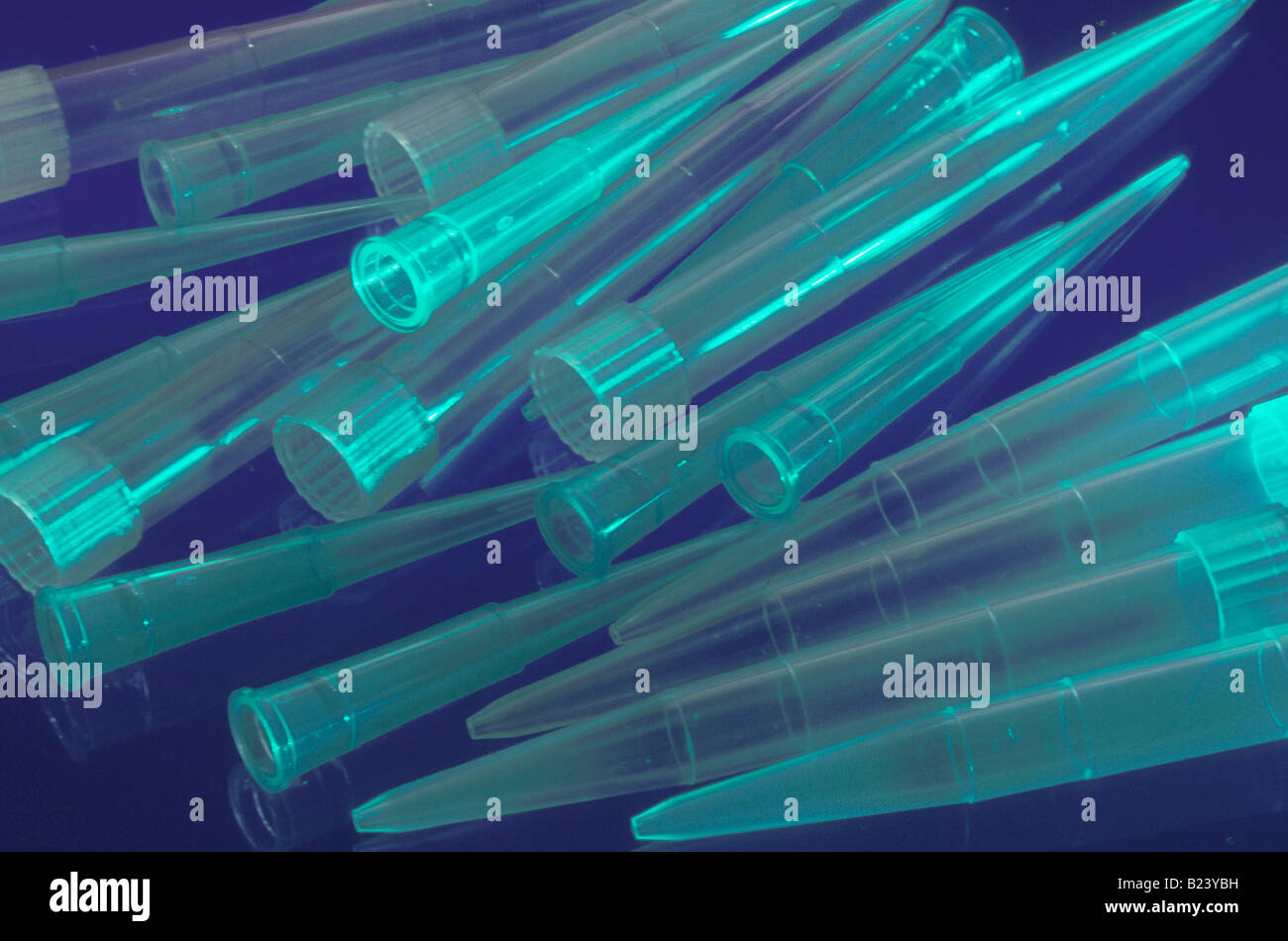 Pipette tips hi-res stock photography and images - Alamy