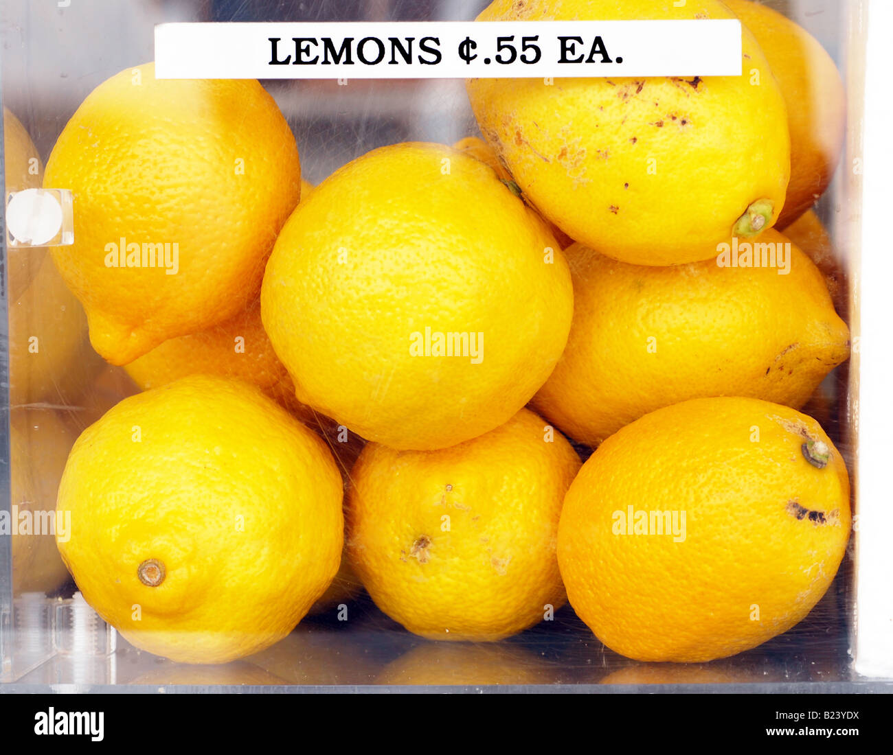 Batch of fresh lemons for sale at a market Stock Photo - Alamy