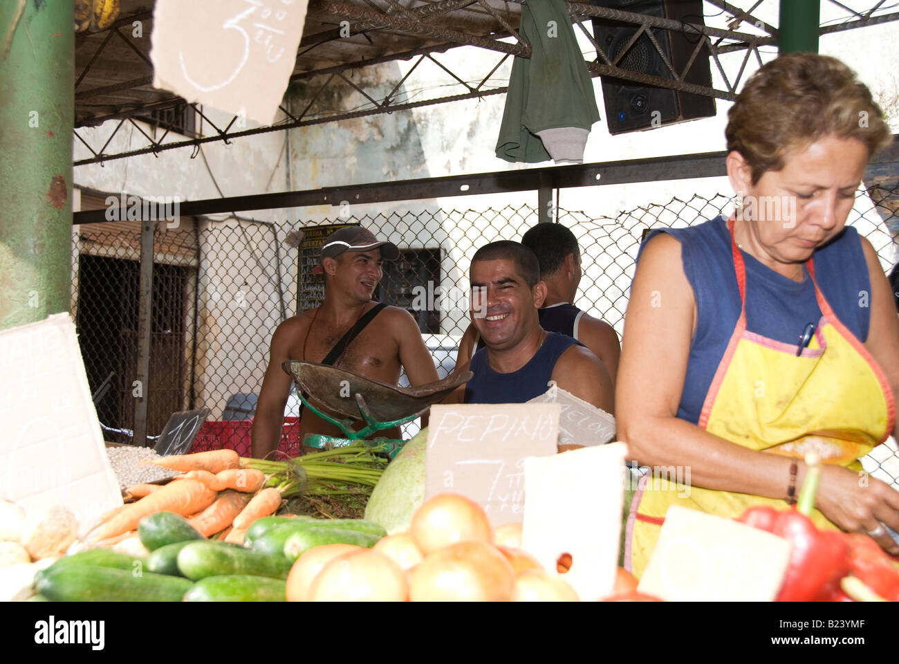 Cuban fruit and vegetable market hi-res stock photography and images ...