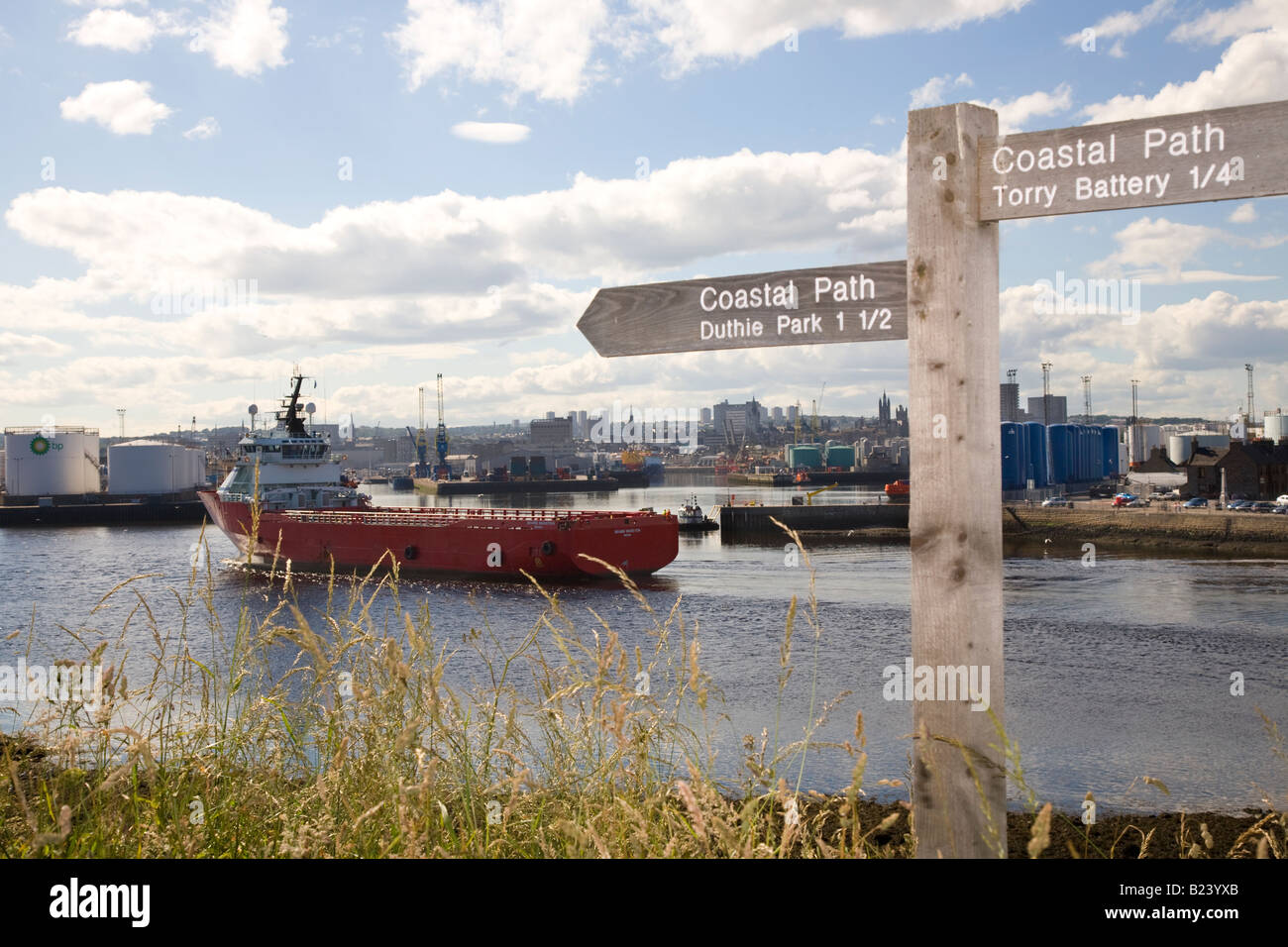 Torry battery aberdeen harbour hi-res stock photography and images - Alamy