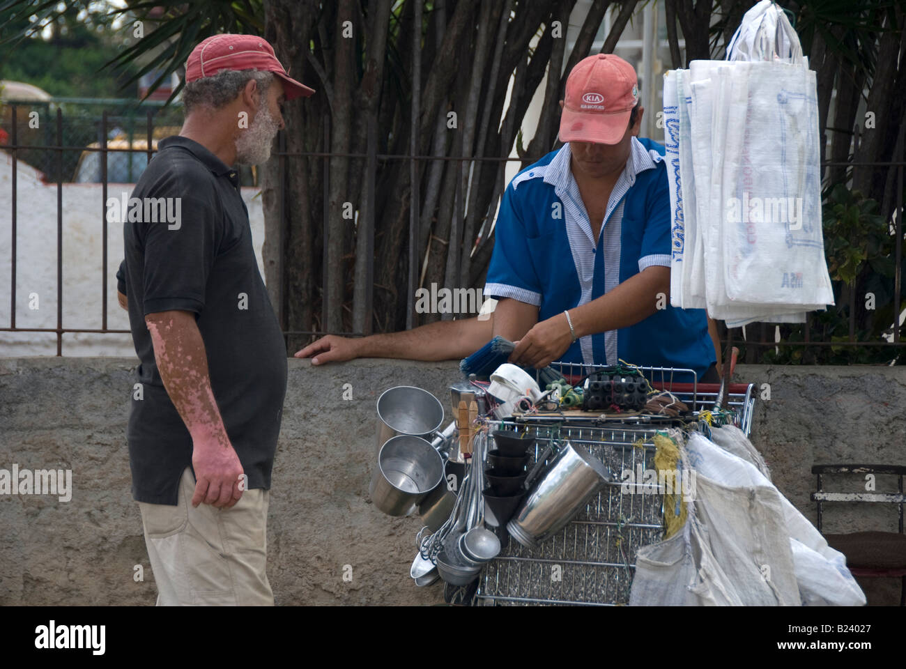 Cuba markets hi-res stock photography and images - Alamy