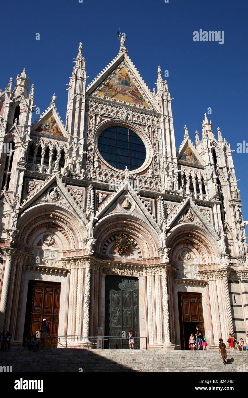 duomo cathedral facade piazza del duomo siena tuscany southern italy ...